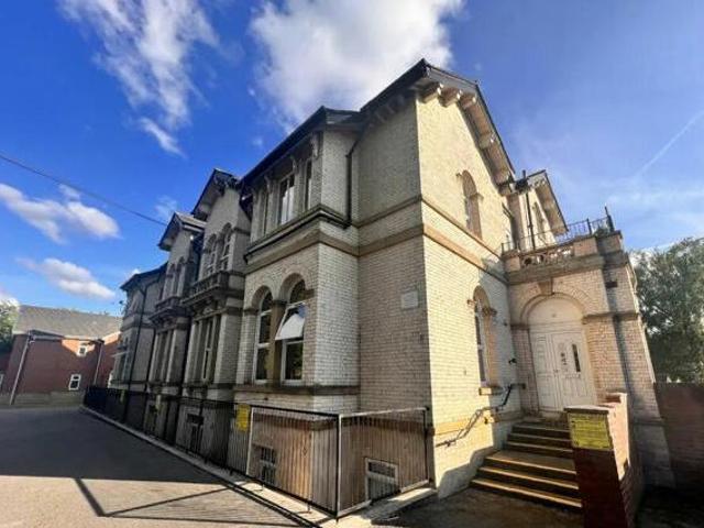 2 Bedroom Flat For Sale In Salford, Greater Manchester