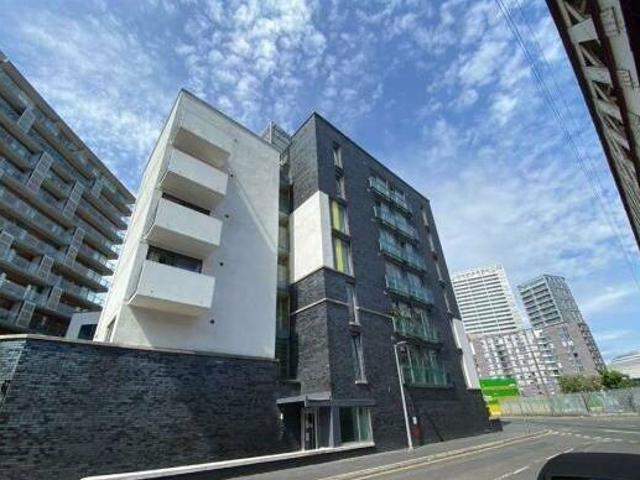2 Bedroom Flat For Sale In Salford, Greater Manchester