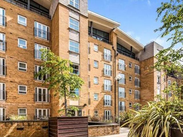 2 Bedroom Flat For Sale In Salford, Greater Manchester