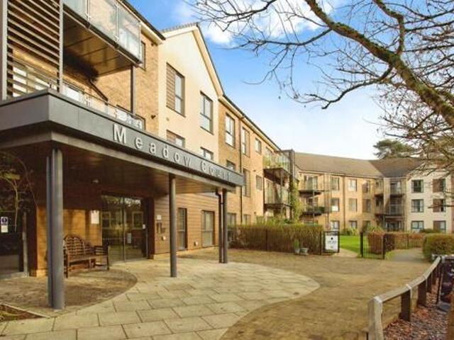2 Bedroom Flat For Sale In Sarisbury Green, Hampshire