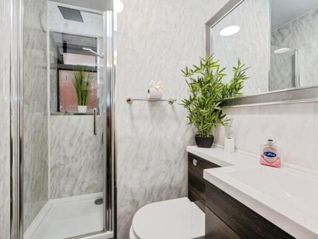 2 bedroom flat for sale in Sarlou Court, Swansea, SA2