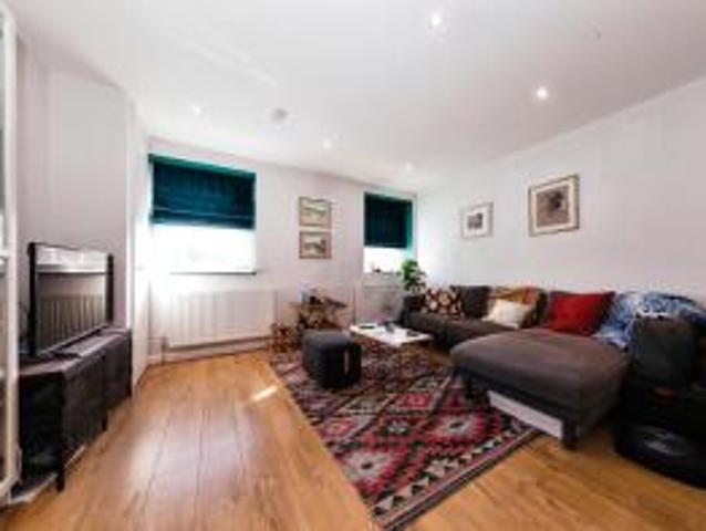 2 bedroom flat for sale in Semley Road, London, SW16
