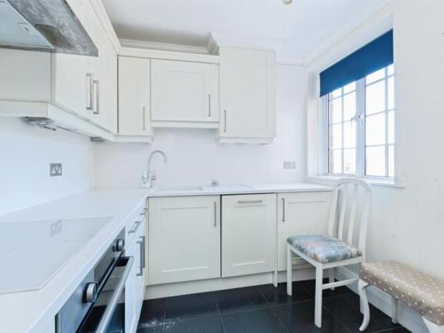 2 bedroom flat for sale in Sea Road, Boscombe, Bournemouth, BH5