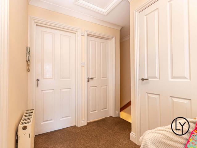 2 bedroom flat for sale in Seabourne Road, Pokesdown, Bournemouth BH5 2HY, BH5