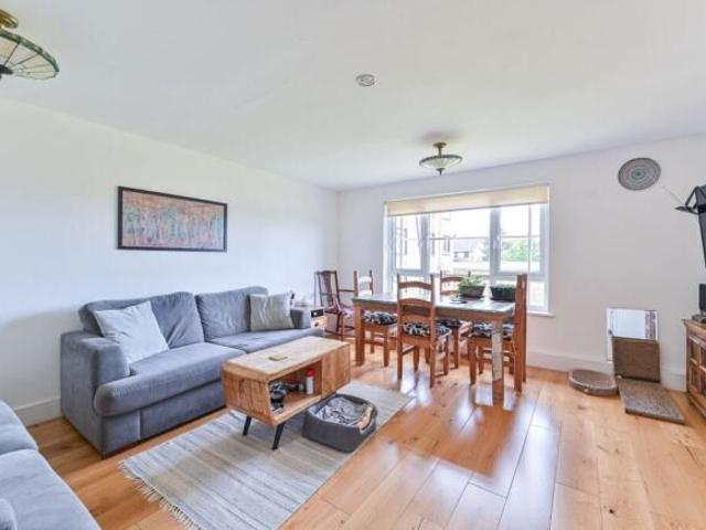 2 bedroom flat for sale in Selhurst Road, South Norwood, London, SE25