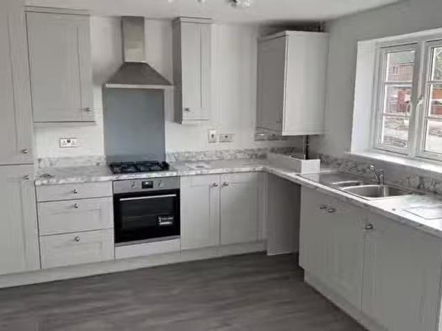 2 Bedroom Flat For Sale In Seymour Mews, Petworth, GU28