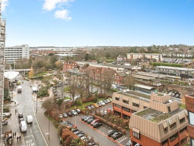 2 bedroom flat for sale in Skyline Plaza, Alencon Link, Basingstoke, RG21