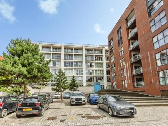 2 bedroom flat for sale in Skypark Road, Bristol, BS3