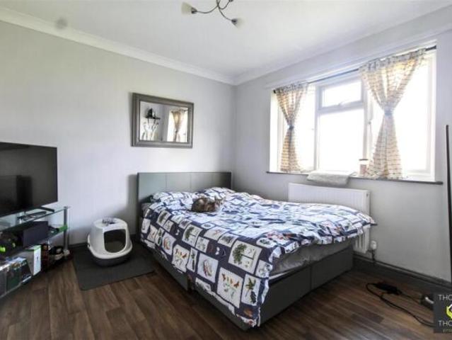 2 bedroom flat for sale in Shakespeare Avenue, Gloucester, GL2