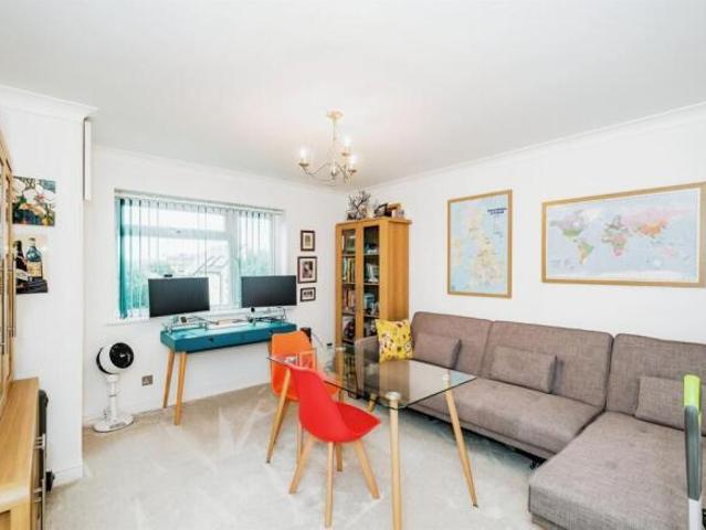 2 bedroom flat for sale in Shelley Road, Worthing, BN11