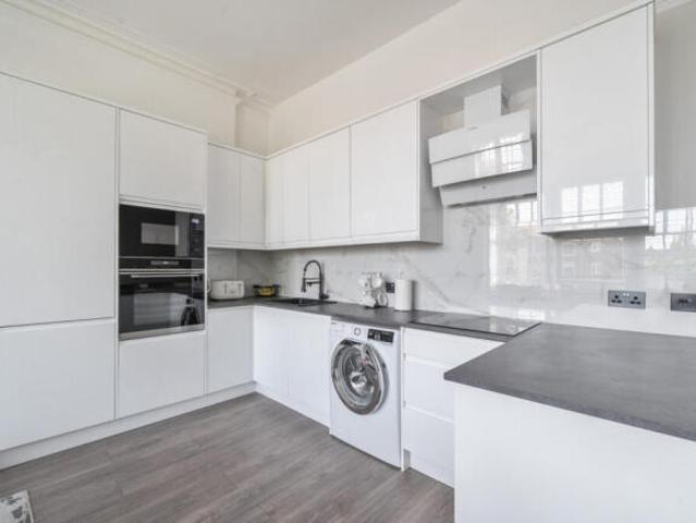 2 bedroom flat for sale in Shelley Road, Worthing, West Sussex, BN11