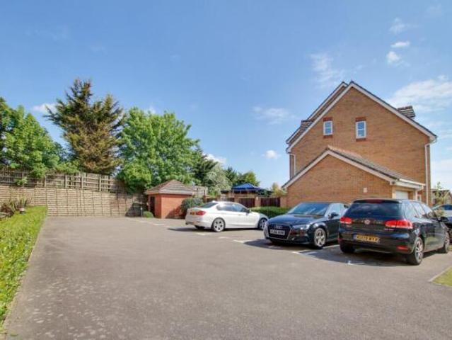 2 bedroom flat for sale in Shipman Road, Leicester, LE3