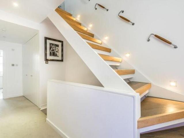 2 bedroom flat for sale in Shrewsbury Road, Notting Hill, London, W2