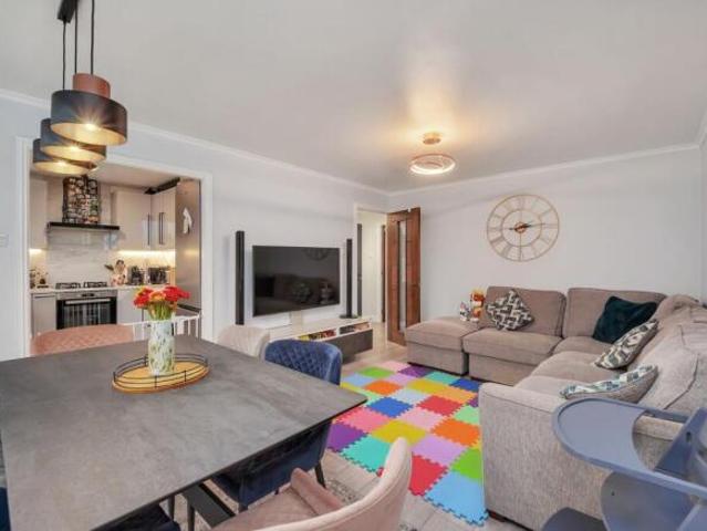 2 bedroom flat for sale in Shurland Avenue, Barnet, EN4