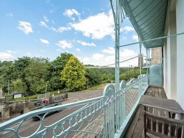 2 bedroom flat for sale in Sion Hill, Clifton, BS8