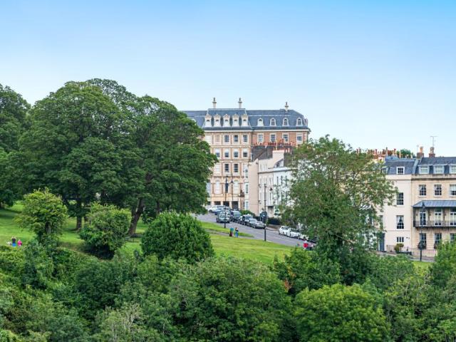 2 bedroom flat for sale in Sion Place, Clifton, Bristol, BS8