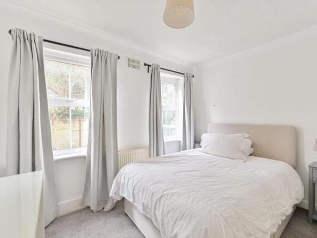 2 bedroom flat for sale in Silverthorne Road, Battersea, London, SW8