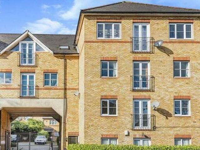 2 bedroom flat for sale in Silverdale London SE26