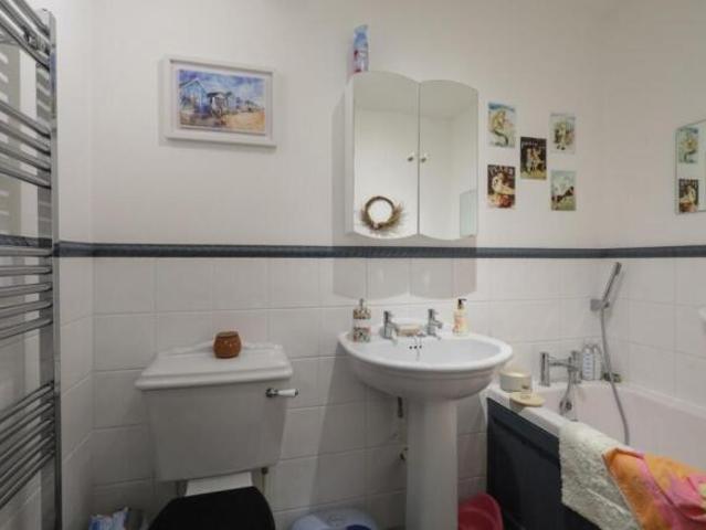 2 bedroom flat for sale in Silverdale Road, Eastbourne, BN20