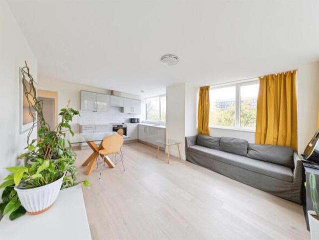 2 bedroom flat for sale in Silbury Boulevard, Milton Keynes, MK9