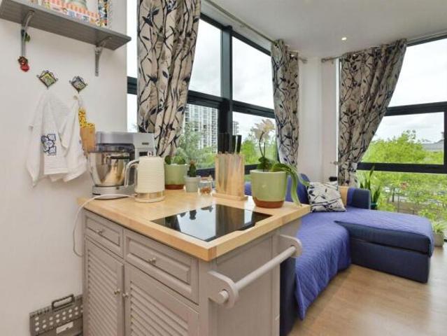 2 bedroom flat for sale in Silbury Boulevard, Milton Keynes, MK9