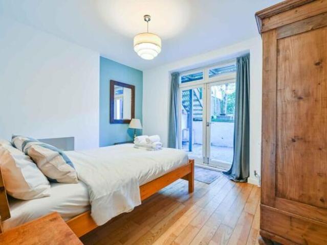 2 bedroom flat for sale in South Villas, Camden, London, NW1