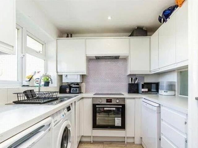2 Bedroom Flat For Sale In South Croydon