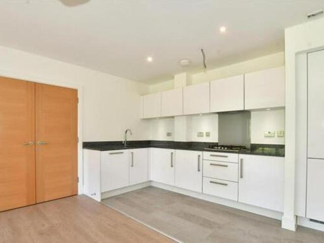 2 Bedroom Flat For Sale In South Croydon