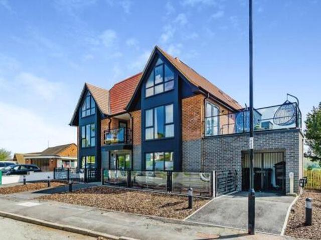 2 Bedroom Flat For Sale In South Croydon