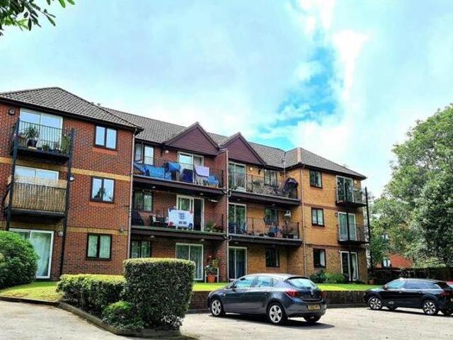 2 Bedroom Flat For Sale In Southampton, Hampshire