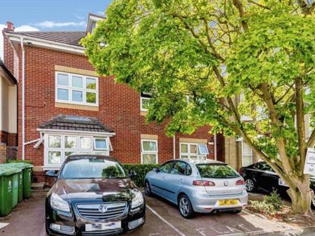 2 Bedroom Flat For Sale In Southampton, Hampshire