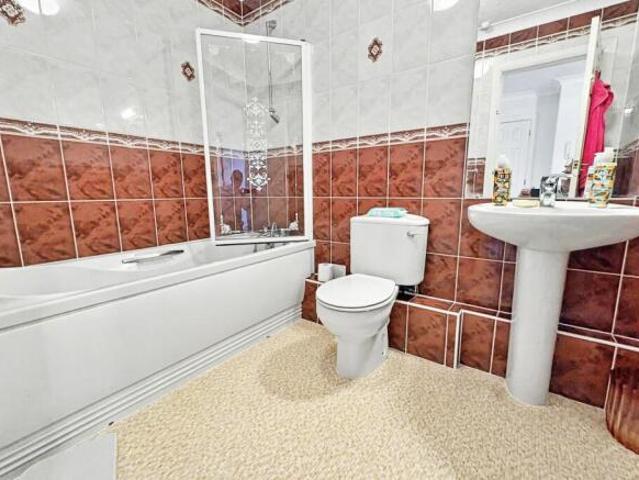 2 bedroom flat for sale in Southbourne, BH6