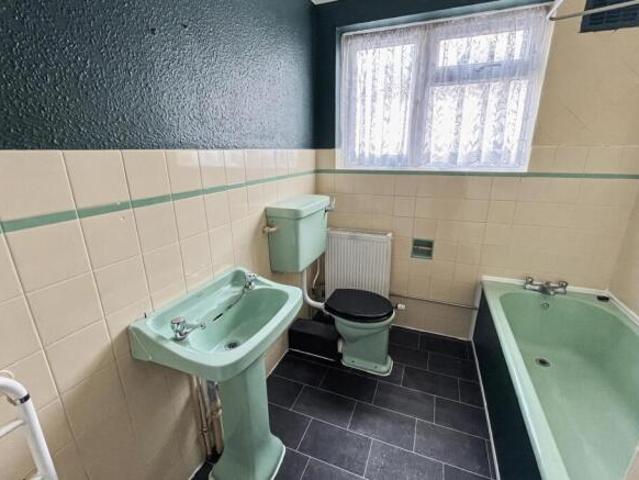 2 bedroom flat for sale in Southbourne, BH6