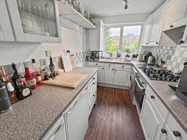 2 bedroom flat for sale in Southbourne, BH6