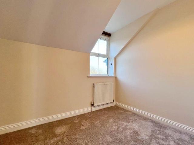 2 bedroom flat for sale in Southbourne Grove, Southbourne, BH6