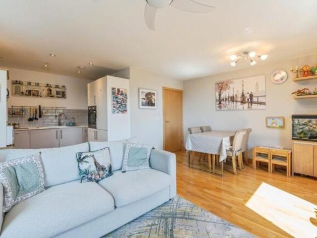 2 bedroom flat for sale in Southchurch Avenue, Southend on Sea, Essex, SS1