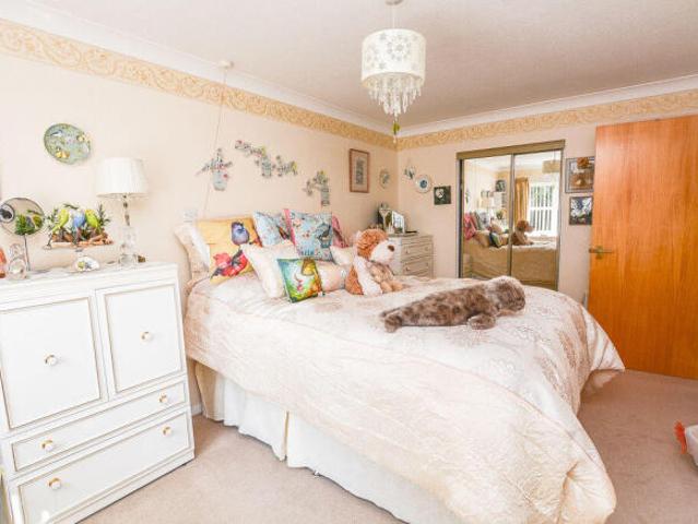 2 bedroom flat for sale in Southchurch Rectory Chase, Southend On Sea, SS2