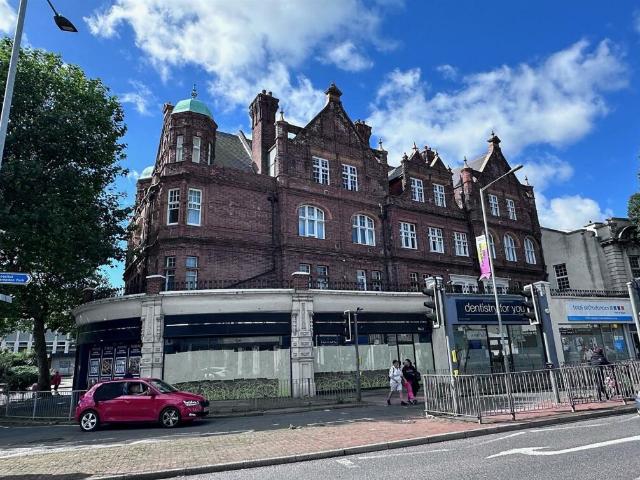 2 bedroom flat for sale in Southfields Road, Eastbourne, BN21