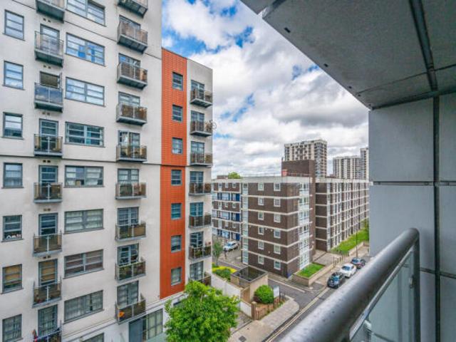 2 bedroom flat for sale in Southgate Road, Islington, London, N1