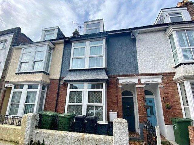 2 Bedroom Flat For Sale In Southsea, Hampshire