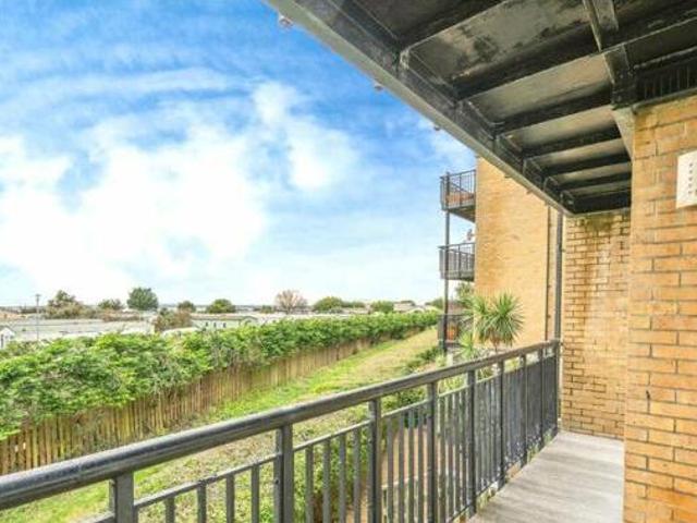 2 Bedroom Flat For Sale In Southsea, Hampshire