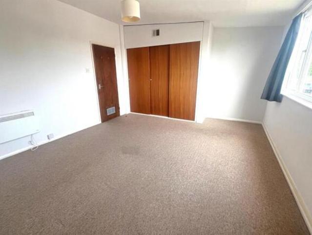 2 bedroom flat for sale in Sought after modern apartment offered with no onward chain on Lawrence Grove, Henleaze, BS9