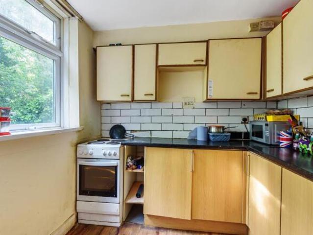 2 bedroom flat for sale in Slough, Berkshire, SL1