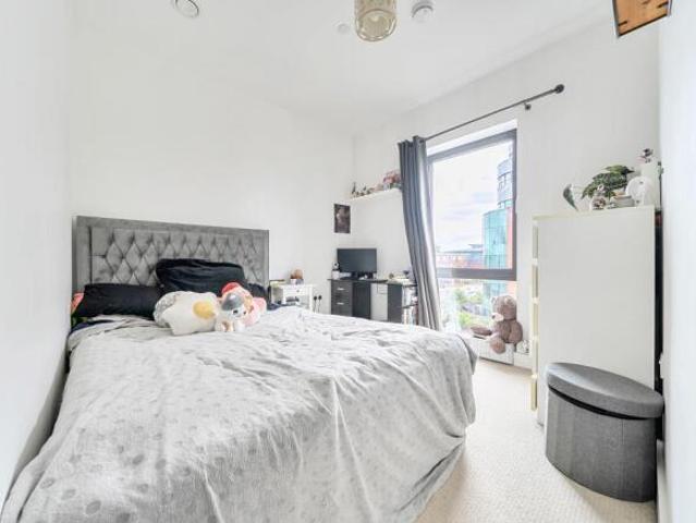 2 bedroom flat for sale in Slough, SL1, Slough, Berkshire, SL1