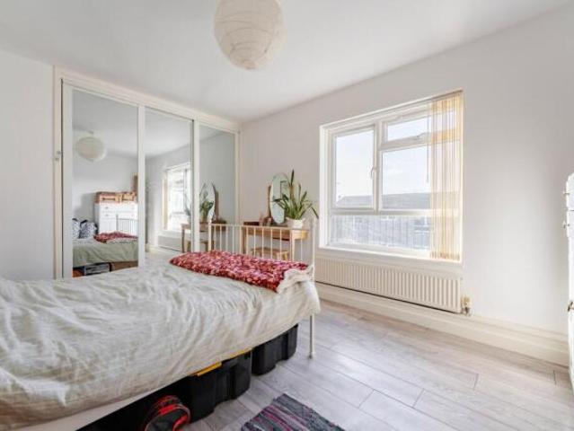 2 bedroom flat for sale in Sleaford Green, Norwich, NR3