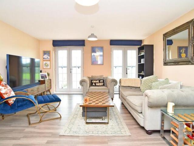 2 bedroom flat for sale in Smithy Close, Pannal, HG3