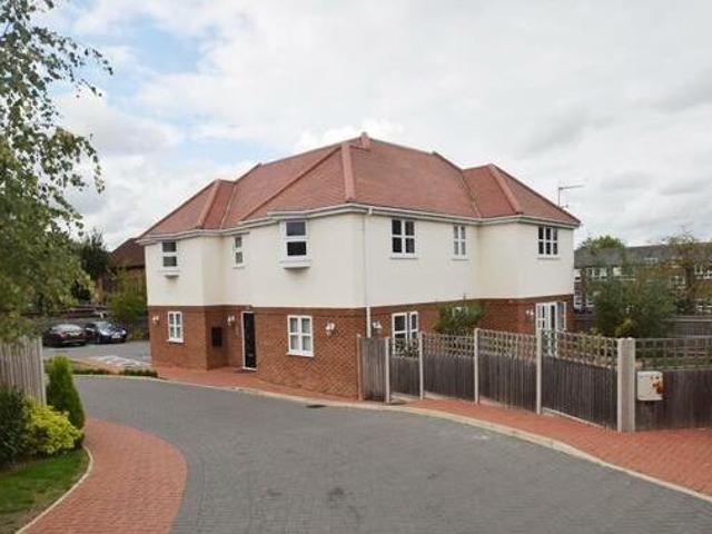 2 Bedroom Flat For Sale In Snowden Avenue, Hillingdon