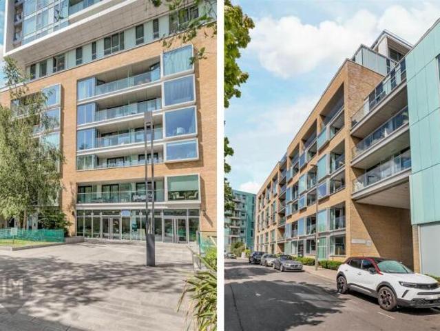 2 bedroom flat for sale in Spectrum Way, London, SW18