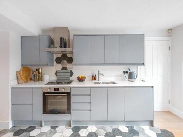 2 bedroom flat for sale in Spenser Road, London, SE24