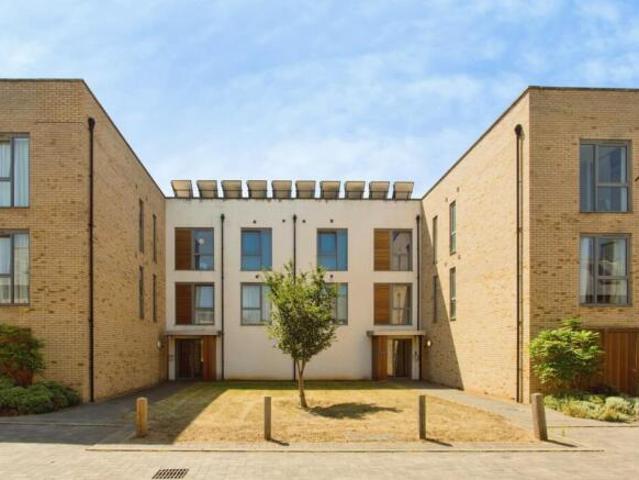 2 bedroom flat for sale in Spring Drive, Trumpington, Cambridge, Cambridgeshire, CB2